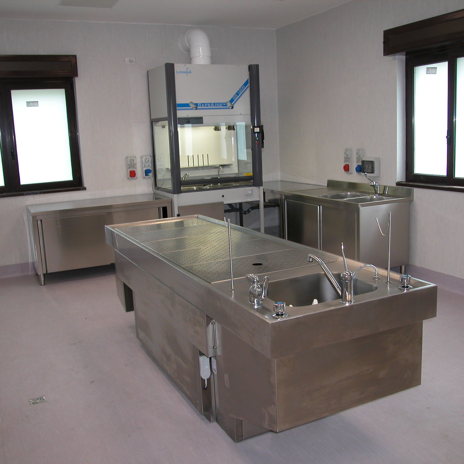 Sala de autopsias - Room4 - comfit s.r.l - sala de disección / para ...