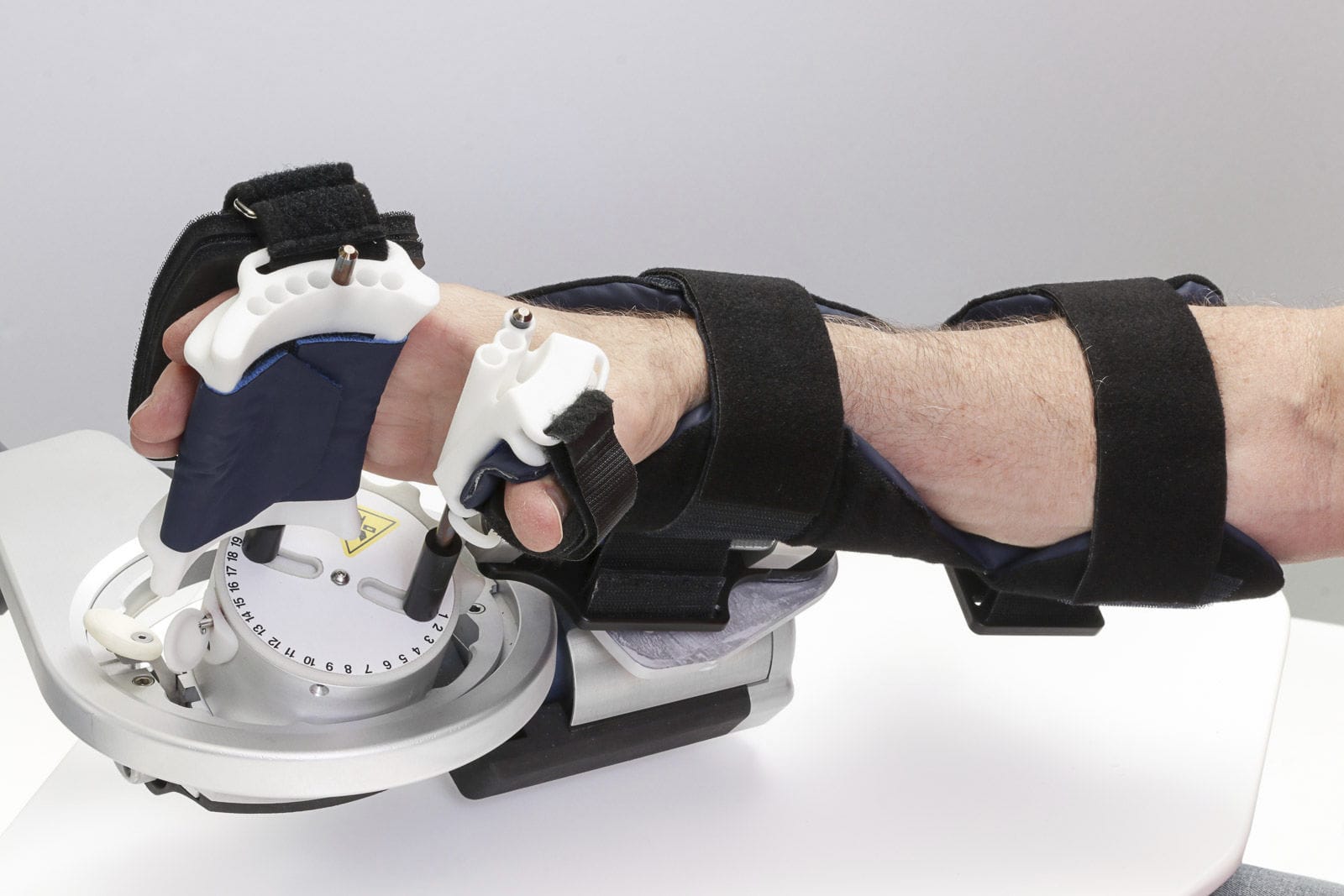 Sistema de rehabilitación de movilidad de la mano - InMotion ARM HAND ...