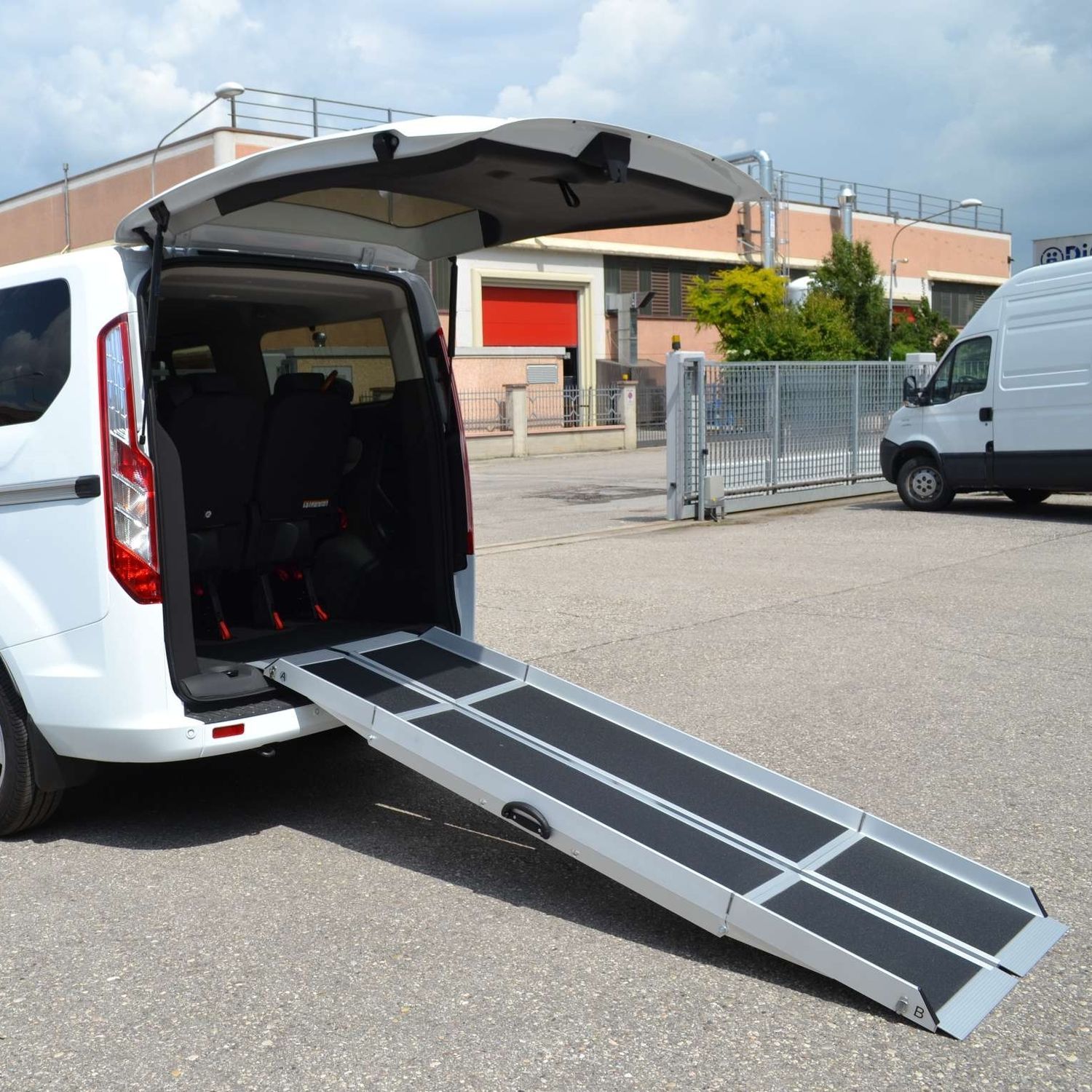 Rampa de acceso para coche - RP series - Mariani Lift System - fijada ...