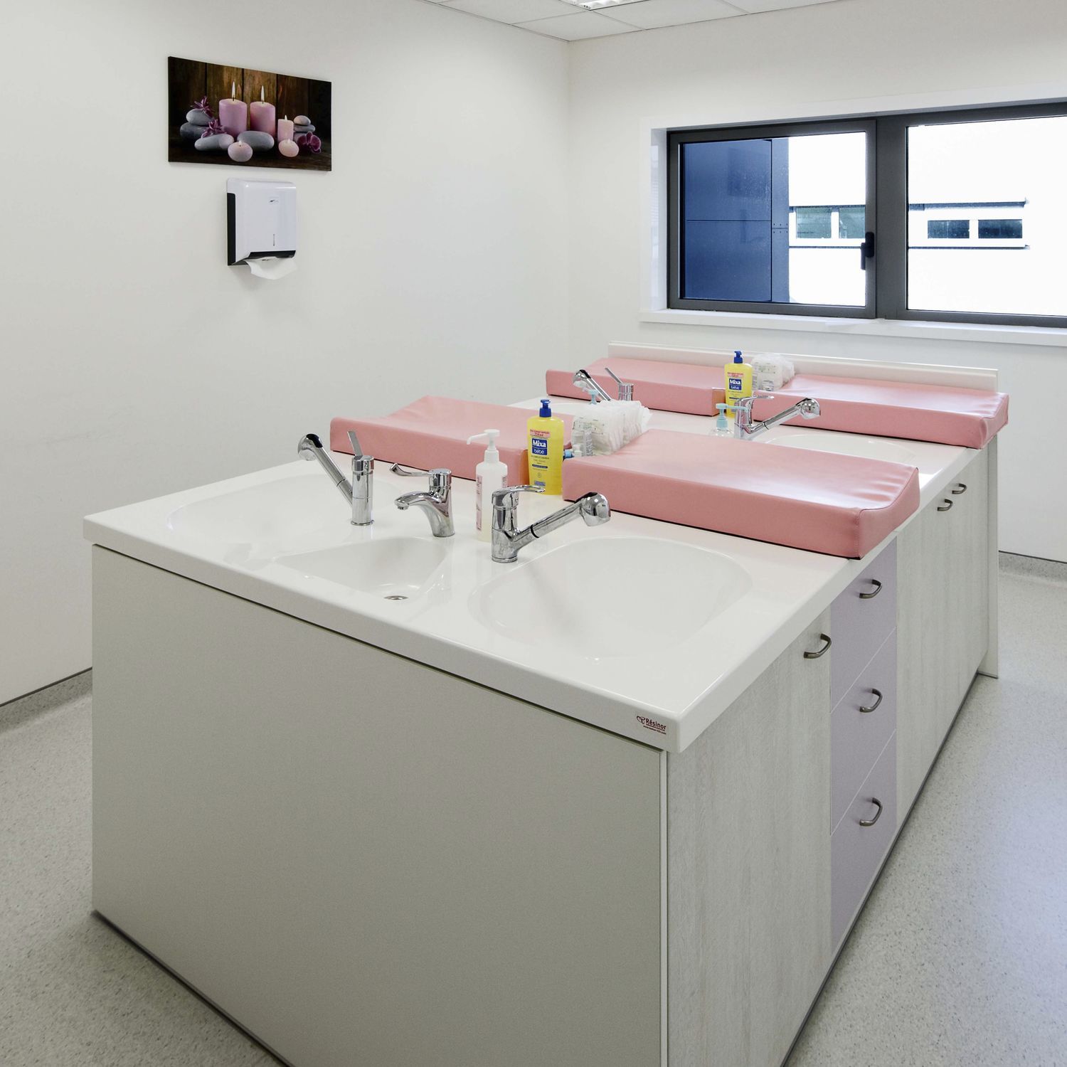 Mueble cambiador con fregaderos - BIOLUME - para guardería / para hospital