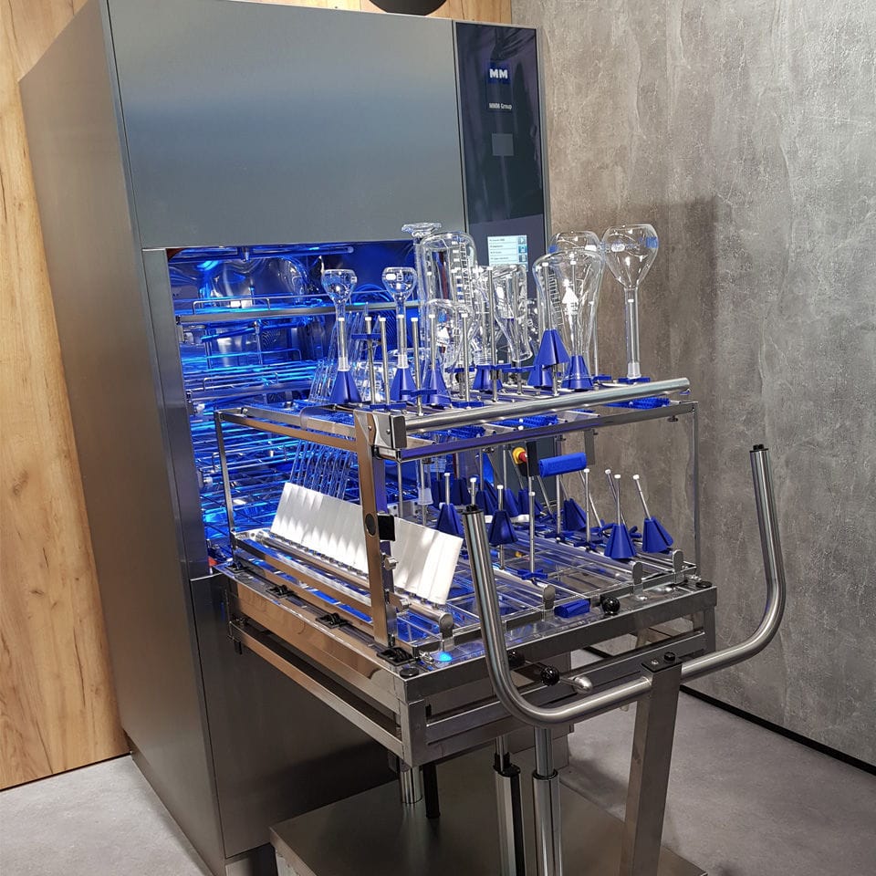 Lavadora desinfectadora de laboratorio - Uniclean® PL II 15 - MMM Group - para cristalería ...